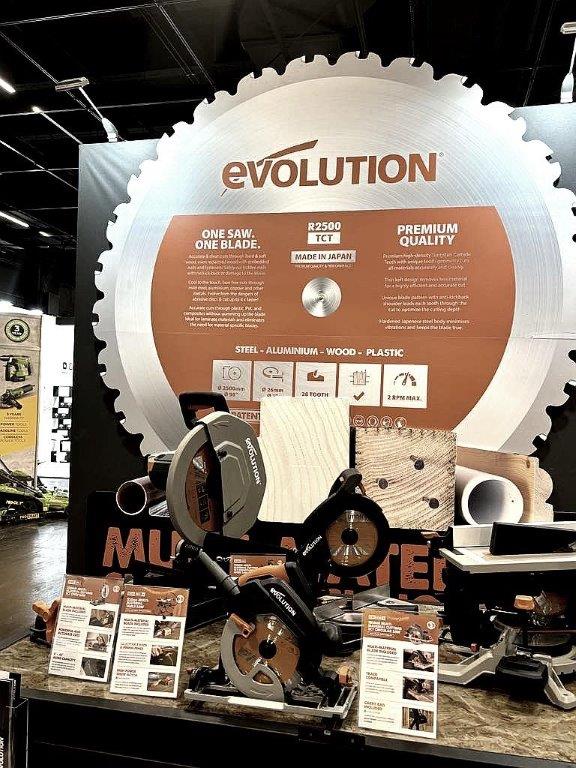 Evolution Build: one saw for (almost) all materials