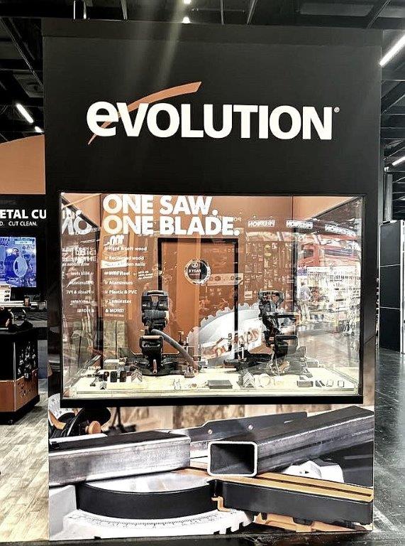 Evolution Build: one saw for (almost) all materials